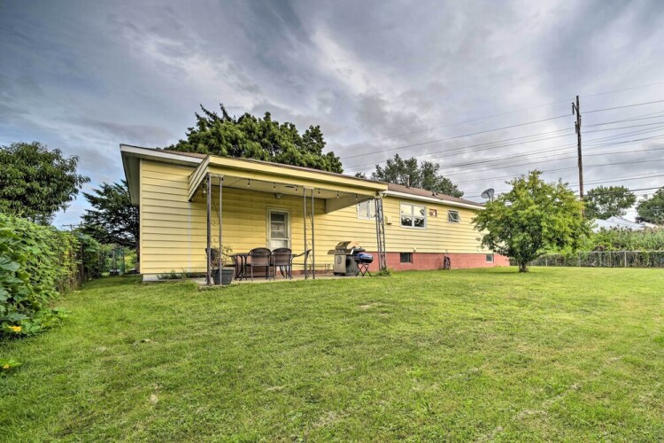Albany Home W/ Fenced Yard & Patio - Pets Welcome! - Albany, NY