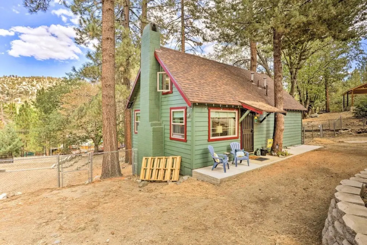 Wrightwood Cabin W/ Cozy Interior! - Wrightwood, CA