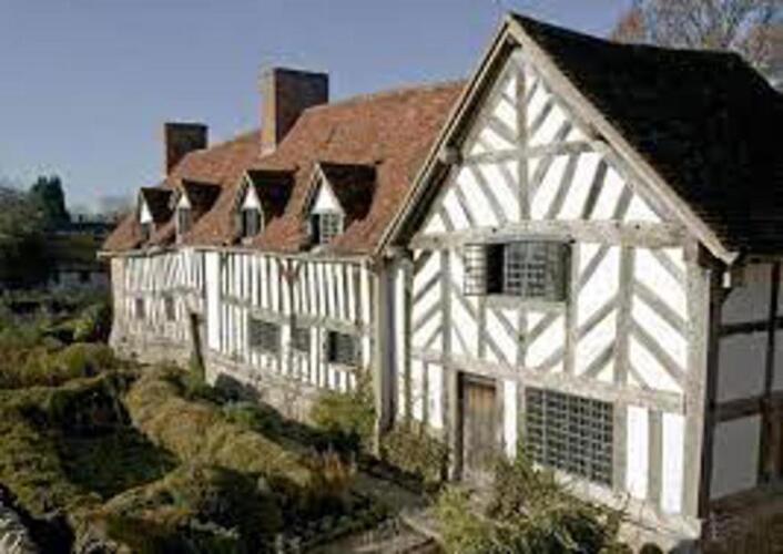 18th Century Cottage With Stunning Views - Cotswolds