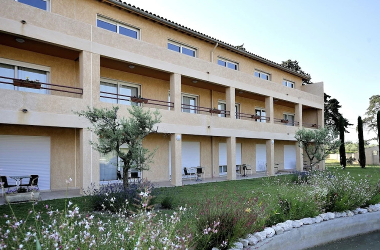 Hotel Pernes Les Fountaines - 蒙特