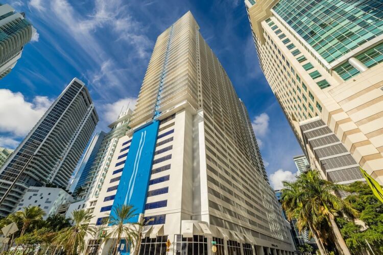 Miami Brickell Unit Balcony Pool 1 Pkg - Miami, FL