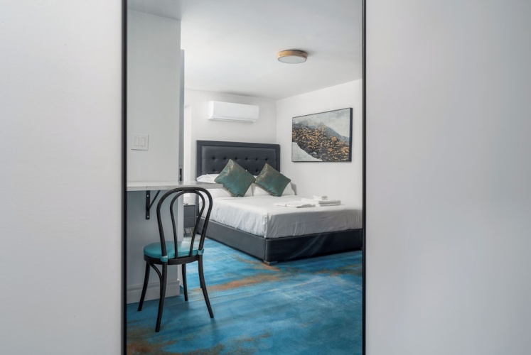 Plush Hotel - Toronto