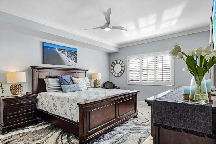 Bella Lago 444 ~ Beautifully Updated Condo Just Across The Street From The Beach! 3 Bedroom Condo By Redawning - Fort Myers Beach, FL