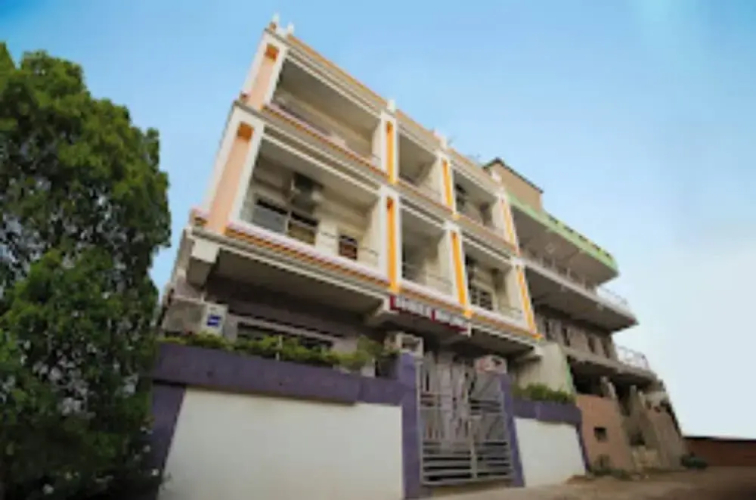 Dhamstay Hotel Shree Bhumi Near Seabeach - Puri