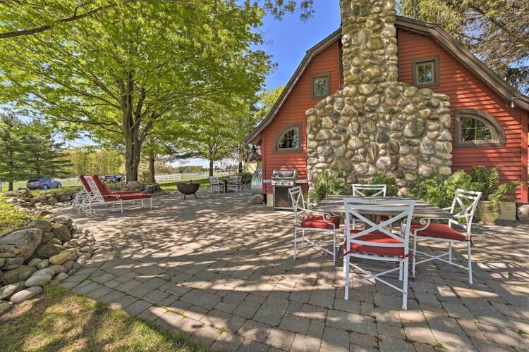 Family-friendly Farmhouse - Near Lake & Ski Areas! - Petoskey, MI