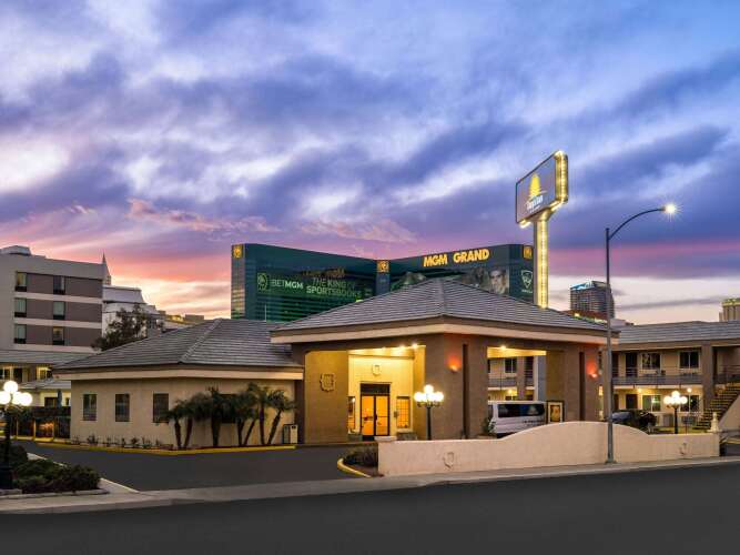 Days Inn By Wyndham Las Vegas Airport Near The Strip - Las Vegas, NV