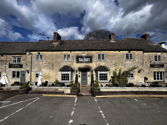 The Talbot Inn - Cotswolds
