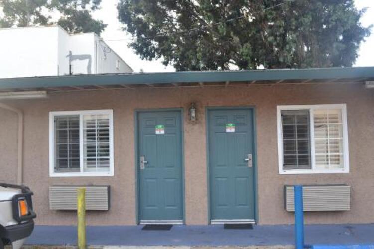 Searle Motel - 長灘