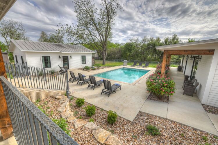 Schubert Inn-main With Pool And Grill - 2blks To Main - Fredericksburg, TX