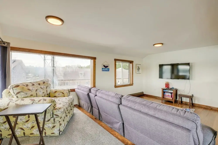 Ocean-view Apt In The Heart Of Southwest Harbor! - Southwest Harbor, ME