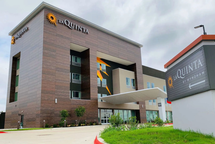 La Quinta Inn & Suites By Wyndham-red Oak Tx Ih-35e - Midlothian, TX