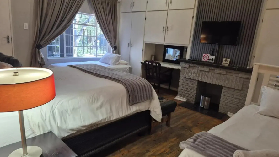 44 On Ennis Guest Lodge And Restaurant - Ermelo