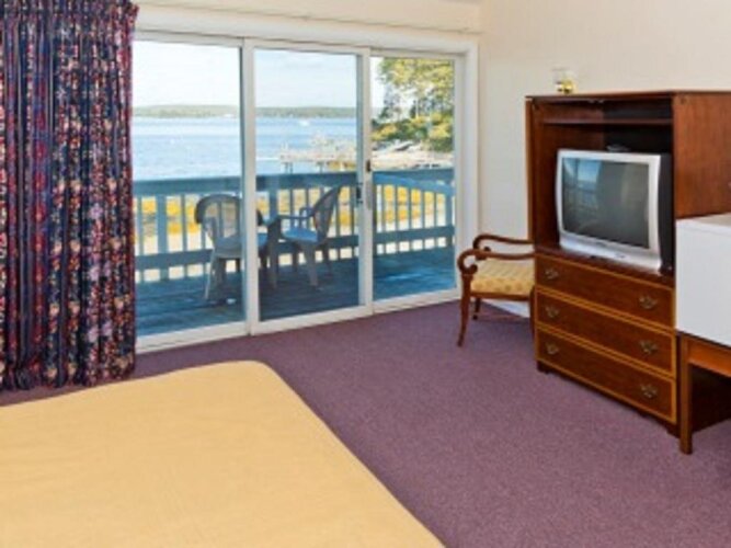 Smuggler's Cove Inn - Boothbay, ME