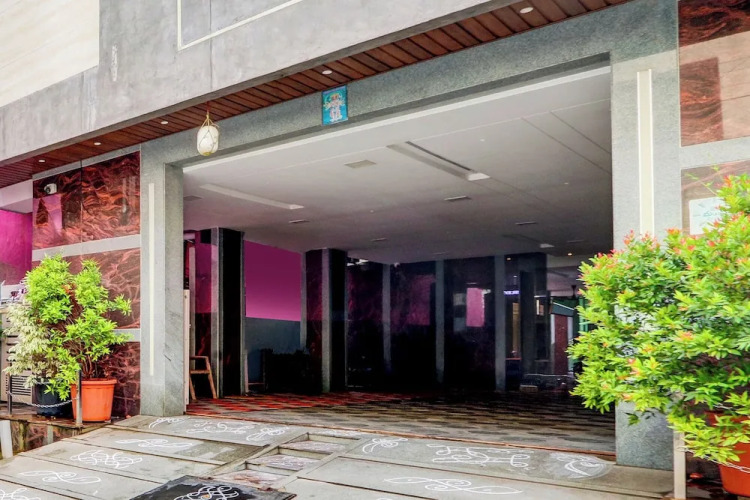 Fabhotel Vishnu Grand - Rajahmundry