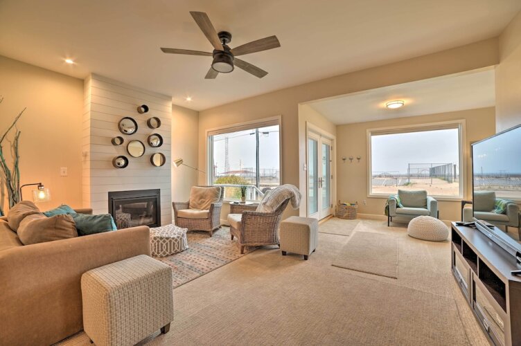 Chic Manistee Cottage: Steps To Lake Michigan! - Manistee, MI