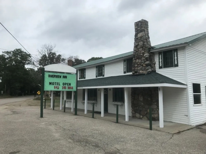 Riverview Inn - Grayling, MI