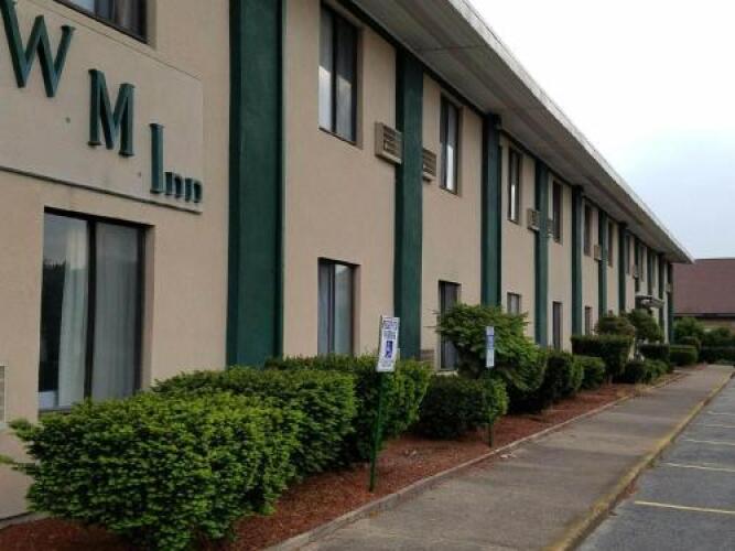 Woonsocket Motor Inn - Uxbridge, MA