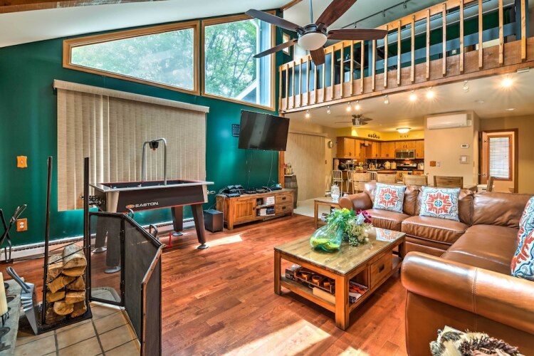 Lake Harmony Resort Home W/ Deck + Fire Pit! - Lake Harmony, PA