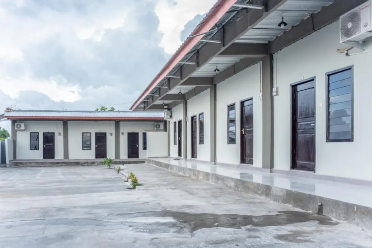 Amor Homestay Near Eltari International Airport Mitra Reddoorz - Kupang