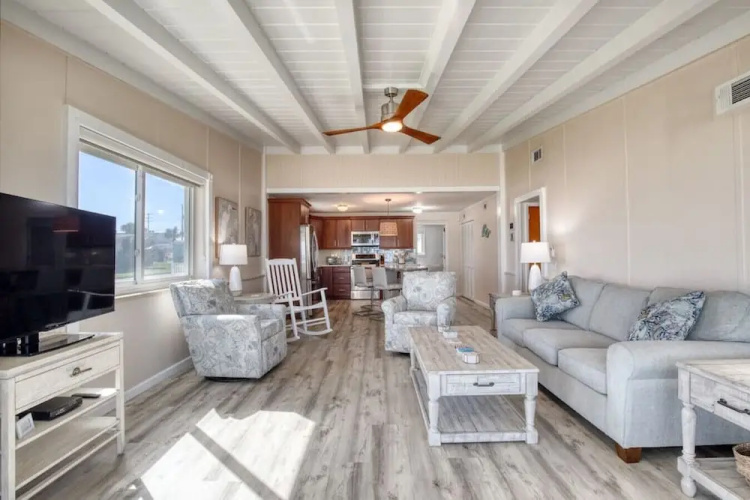 Sunrise Cottage Direct Oceanfront House - Ormond Beach, FL