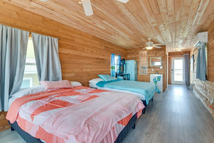 Colorful Freeport Beach Rental < 1 Mi To Ocean - Quintana Beach
