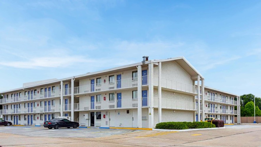 Super 6 Inn & Suites Baton Rouge - Baton Rouge, LA