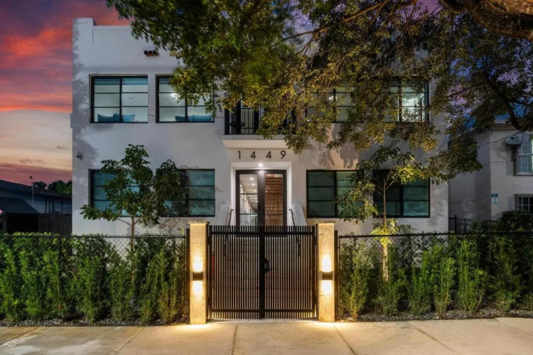 Lux Retreat By Renzzi - South Miami, FL