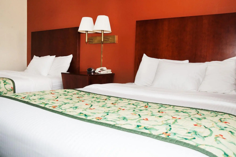 Red Carpet Inn & Suites - Campton, New Hampshire, NH