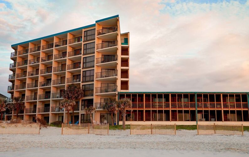 The Oceanfront Litchfield Inn - Pawleys Island, SC