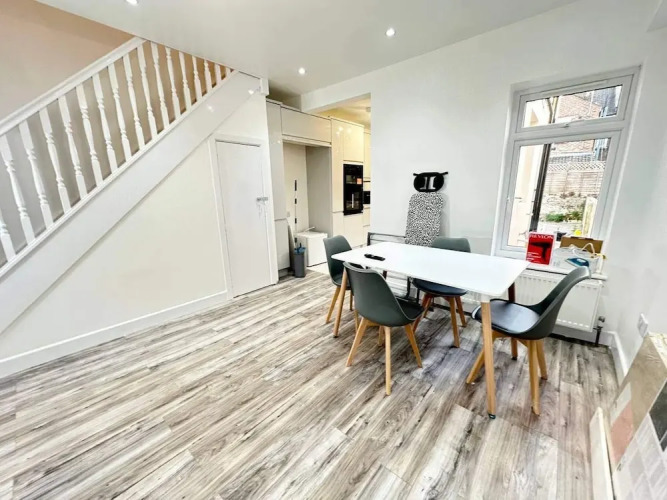Southsea 4-bed Seaside Retreat- Sleeps 11 & Garden - Portsmouth