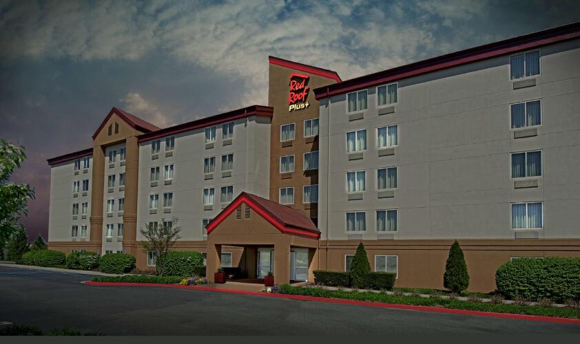 Red Roof Inn Plus+ Long Island - Garden City - Seaford