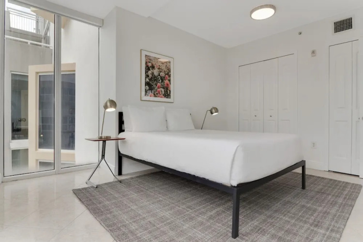 Roami At Sunny Isles - Hollywood, FL