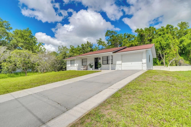 Bright Crystal River Home ~ 2 Mi To State Parks! - Crystal River