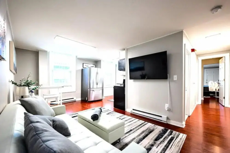 Redwood Loft At Park Place King Bed Walk In Closet Fast Wifi And Free Coffee - Kennett Square, PA