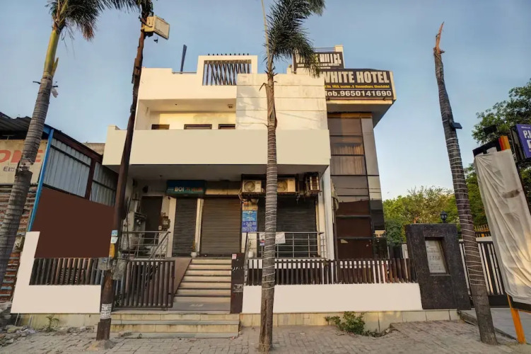 Hotel White At Vasundhara - Ghaziabad