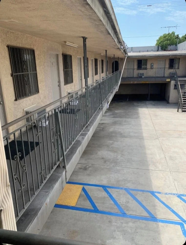 Hi Rise Motel - Lynwood, CA