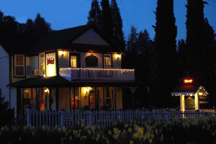 All Season's Groveland Inn - Sonora, CA