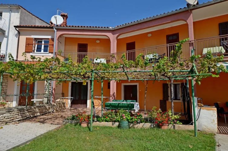 House Anton - Peroj