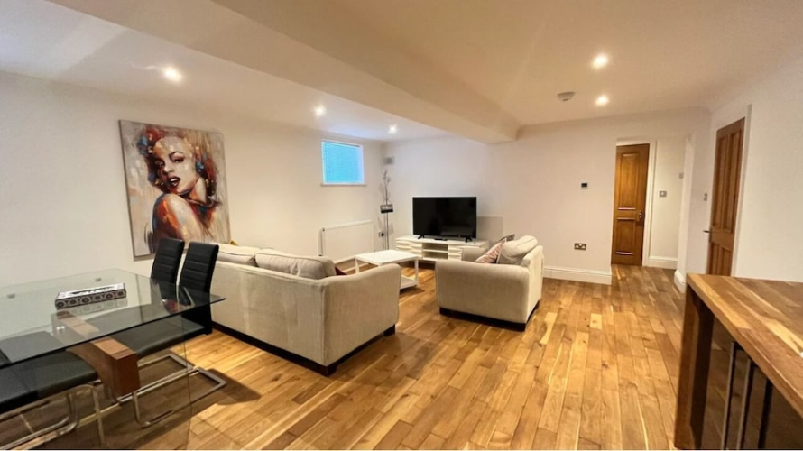 No.1 - The Marilyn - Banbury