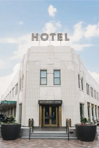 Luxury Downtown Indy Spa Bath Coffee Bars - Indianapolis, IN