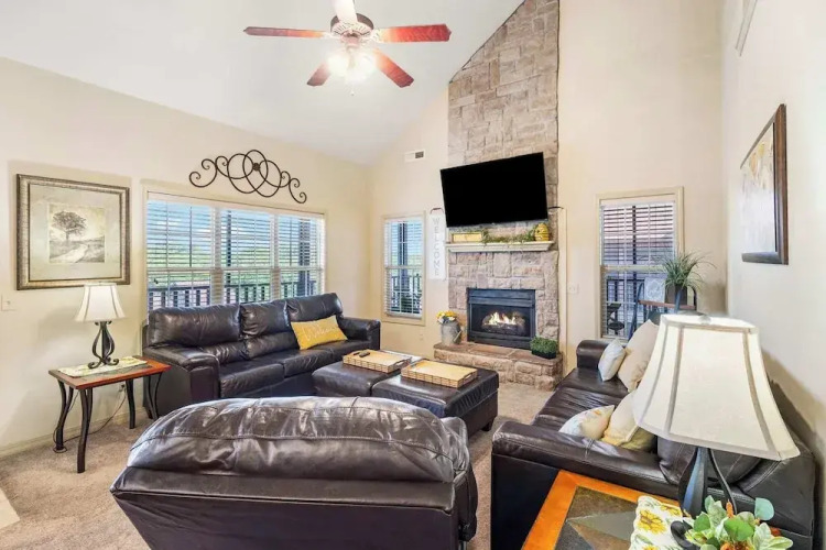 Honey Bee Inn W - Communal Amenities & More! - Branson West, MO