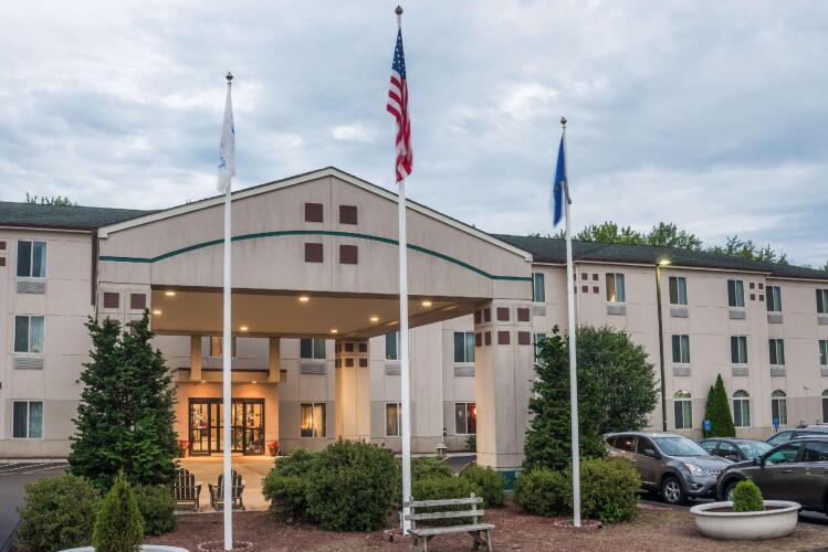 Manchester Inn And Suites - Glastonbury, CT