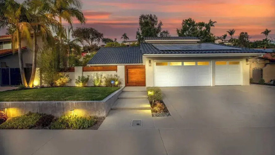 Spanish-inspired Mission Viejo Home With Courtyard Firepit & Backyard Dining Casa Cordero By Avantstay - Dana Point, CA