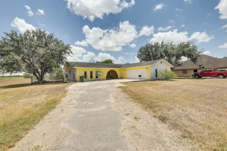 Screened Porch: Remote Harlingen House! - Harlingen