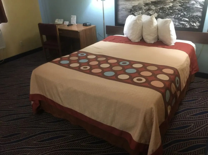 Super 8 By Wyndham Cedar City - Cedar City, UT