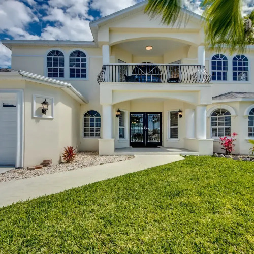 Golden Globe - Luxury On The Canal With Pool Spa - Cape Coral, FL
