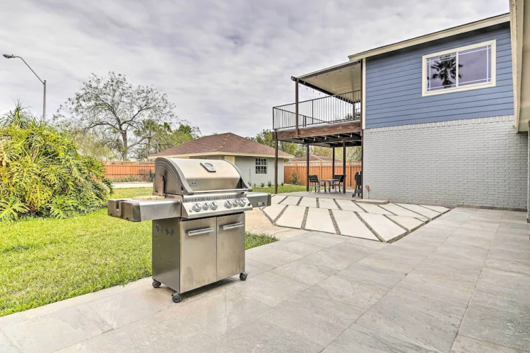 Patio & Grill: Spacious Gem Near Gulf Coast! - Brownsville, TX