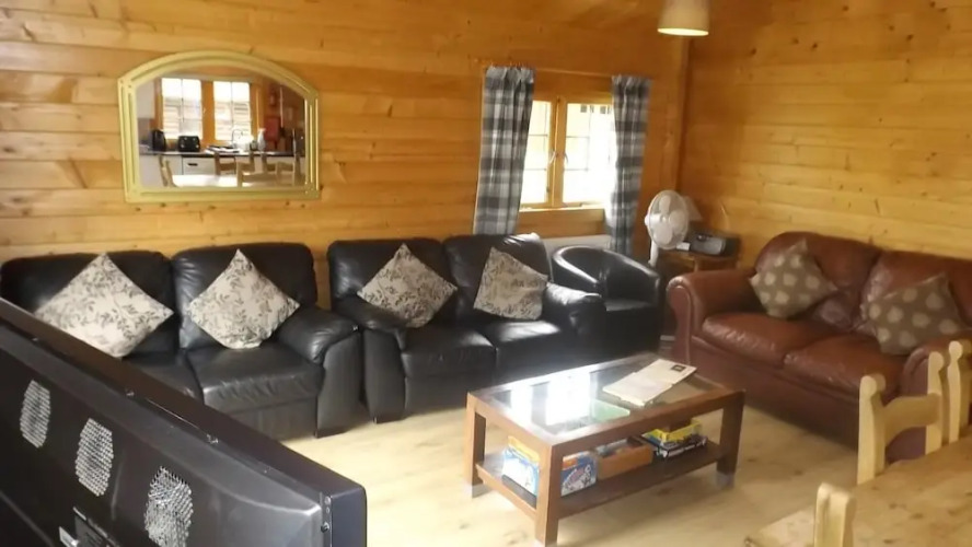 Spacious 3 Bedroom Cabin At Avonvale Holiday Lodge - Cotswolds