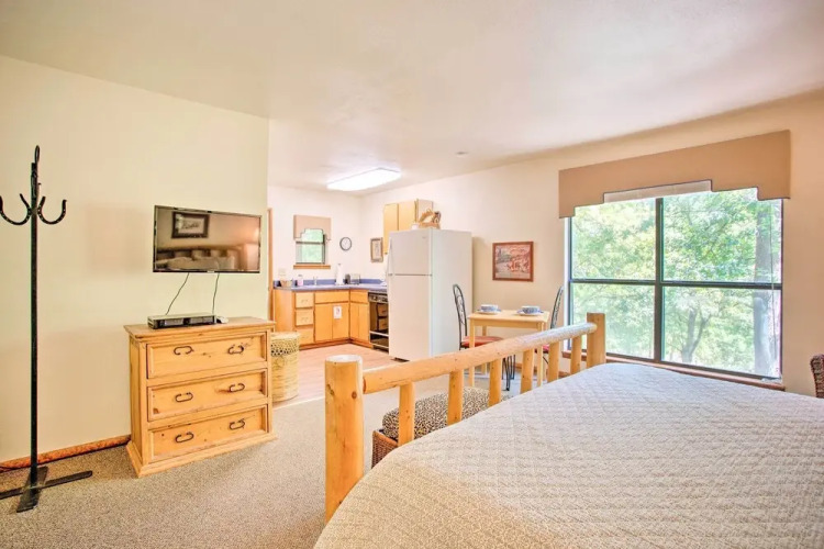 Bright Davis Escape W/ Screened-in Porch! - Davis, OK