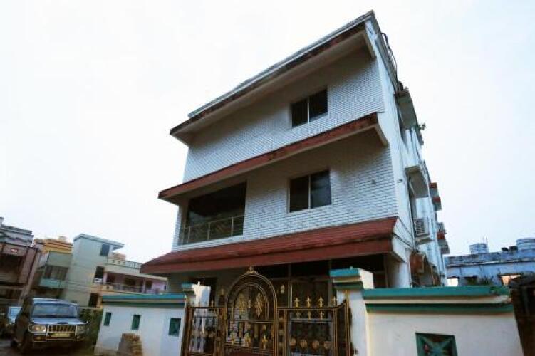 Oyo 15504 Maa Banadurga Guest House - 오디샤